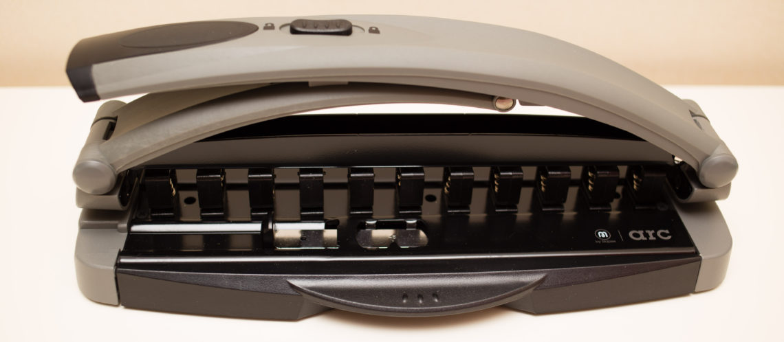 Using the Staples puncher with the Atoma system - Bleistift